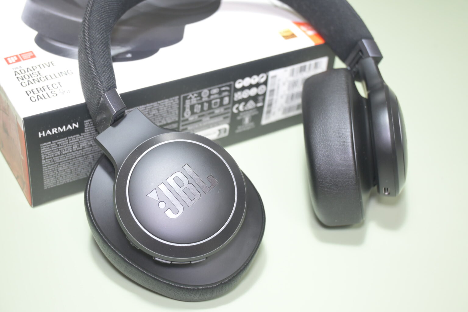 JBL LIVE 770 NC レビュー｜空間サウンドで迫力の音楽を。外出時もファッショナブルに楽しもう〔TUNE 770とも比較〕