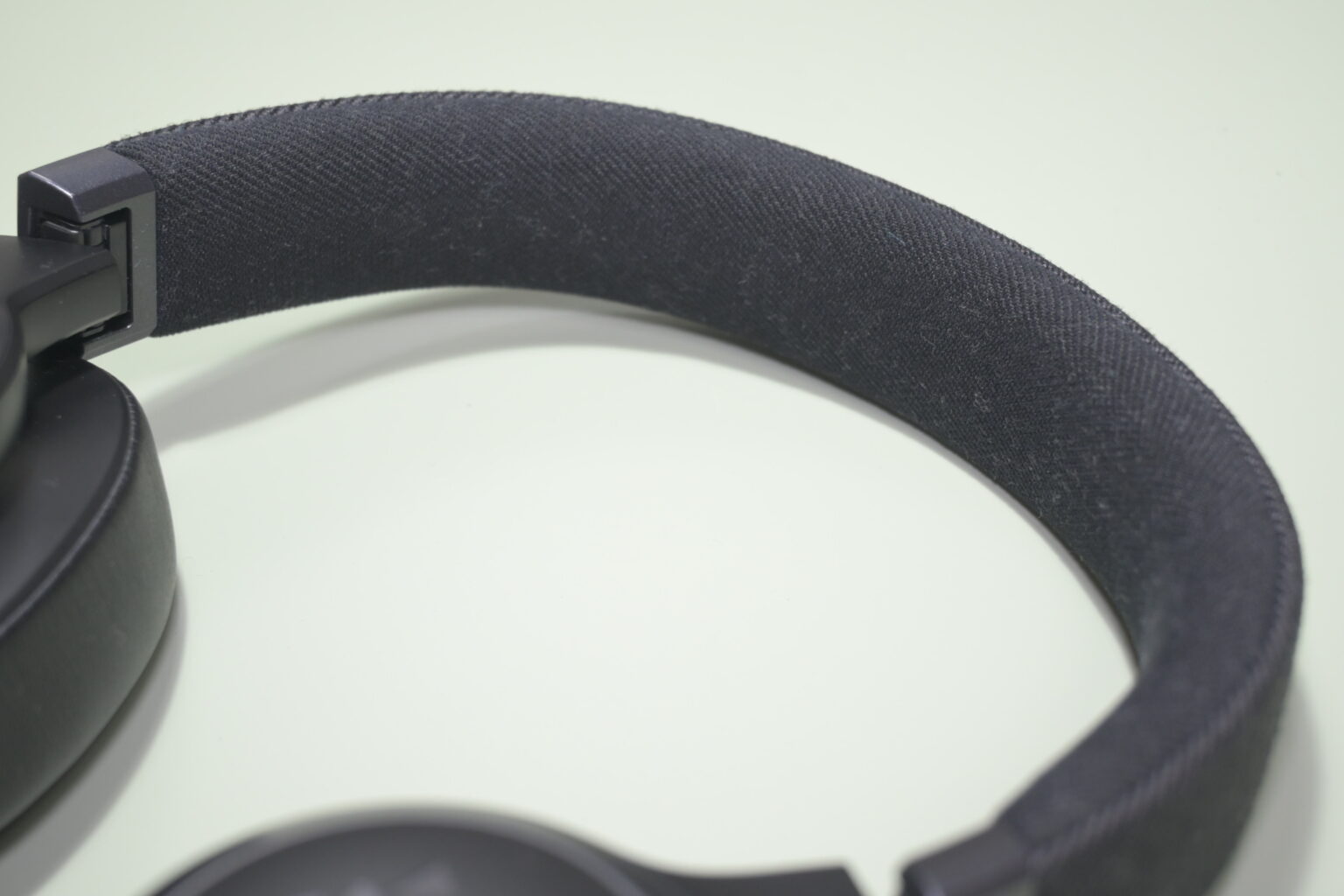 JBL LIVE 770 NC レビュー｜空間サウンドで迫力の音楽を。外出時もファッショナブルに楽しもう〔TUNE 770とも比較〕