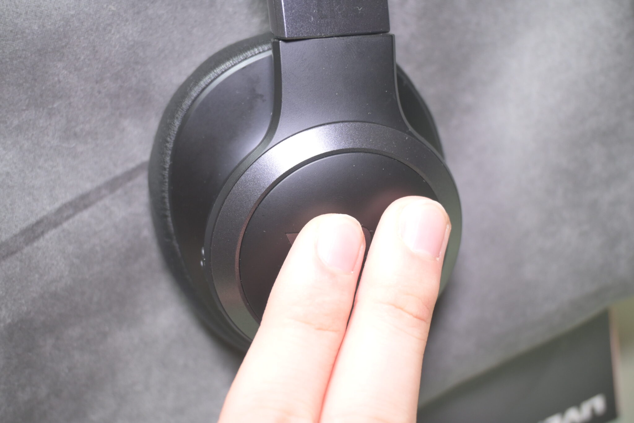 JBL LIVE 770 NC レビュー｜空間サウンドで迫力の音楽を。外出時もファッショナブルに楽しもう〔TUNE 770とも比較〕